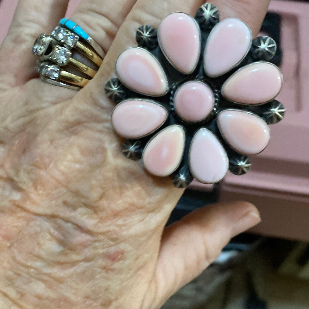 The pink conch Cluster ring – The Turquoise People